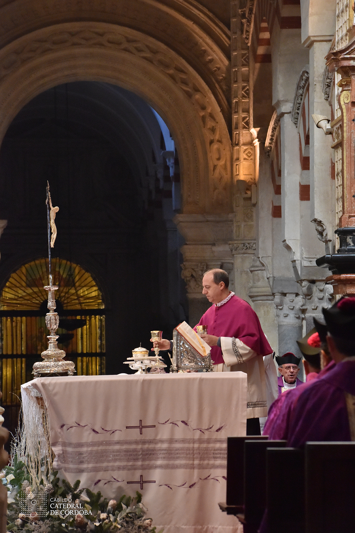 Eucaristía con el canto solemne del anuncio del nacimiento del Señor y ...