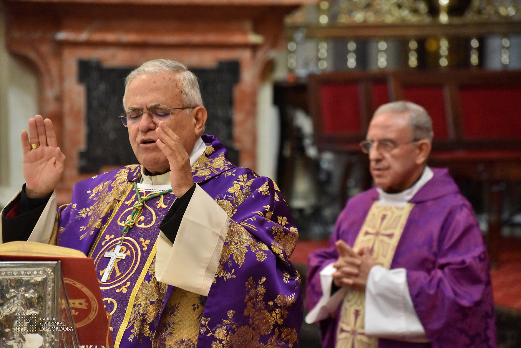 Eucaristía con el canto solemne del anuncio del nacimiento del Señor y ...